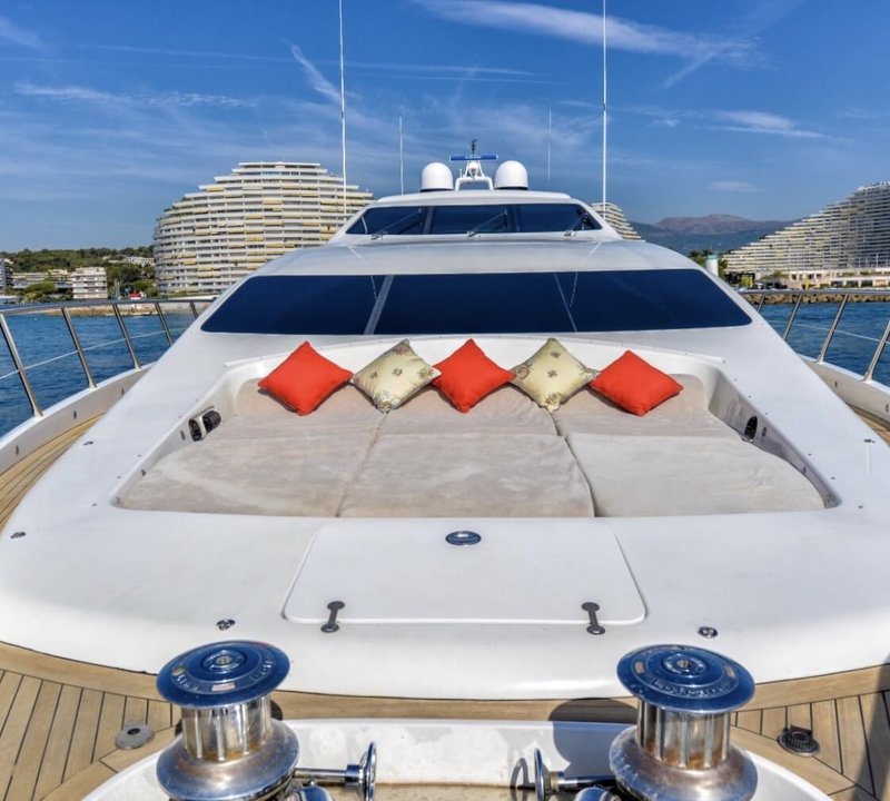SERENADA Yacht Charter Details, Mangusta (Overmarine) | CHARTERWORLD ...